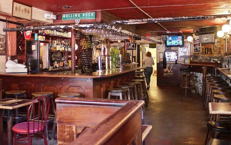 Shays Pub & Wine Bar - Harvard Square - Boston - The Infatuation