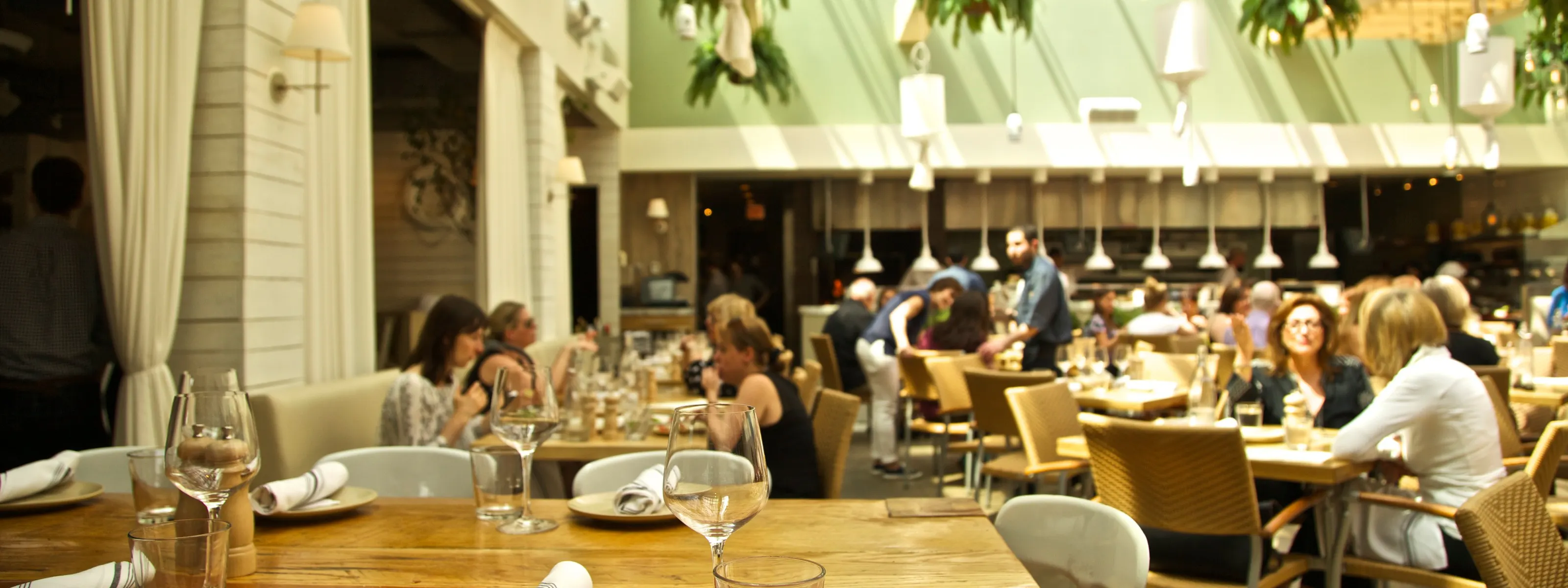 Summer House Santa Monica - Lincoln Park - Chicago - The Infatuation